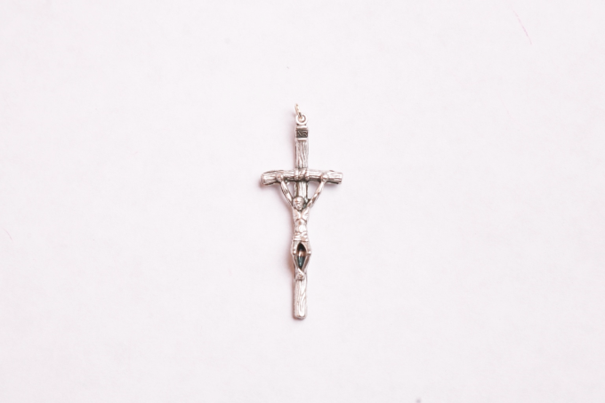 Línea con cordón cruces madera y metal