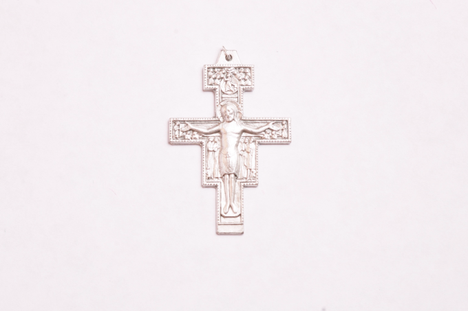 Línea con cordón cruces madera y metal