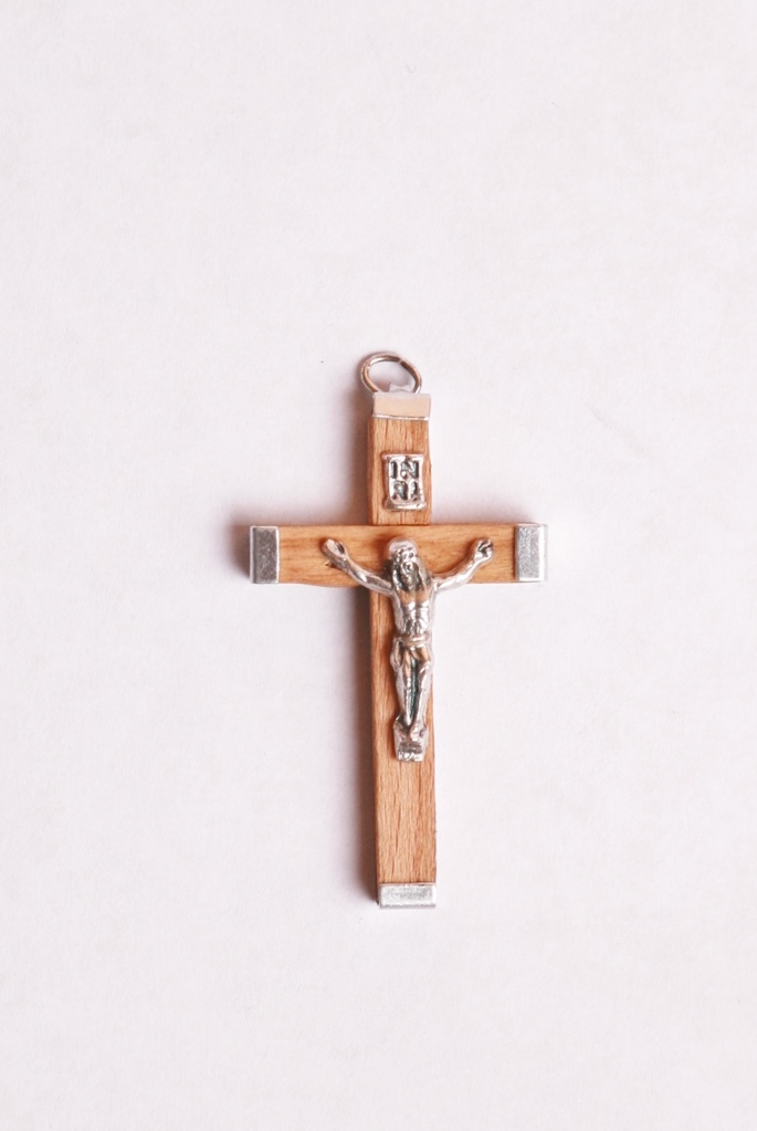 Línea con cordón cruces madera y metal