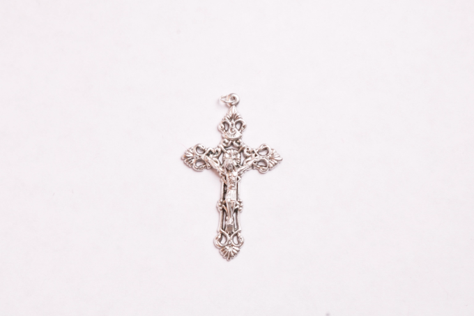 Línea con cordón cruces madera y metal