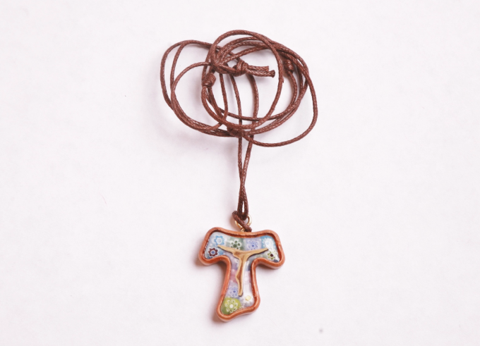 Línea con cordón cruces madera y metal